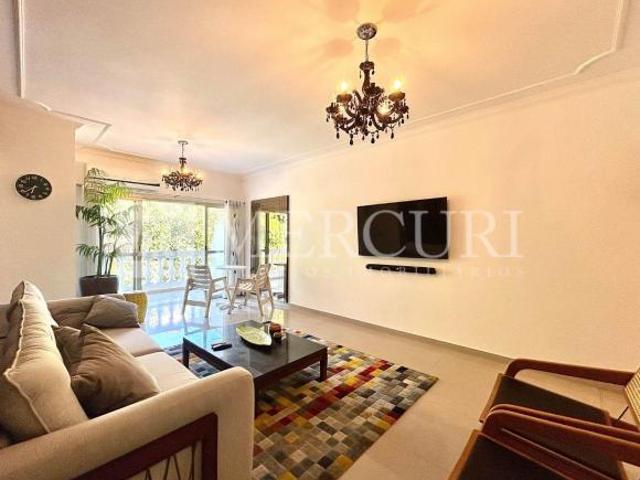 Apartamento no Guarujá, Enseada, Amplo com Sacada, 2 Quartos Mercuri Imóveis Imobiliária no Guar