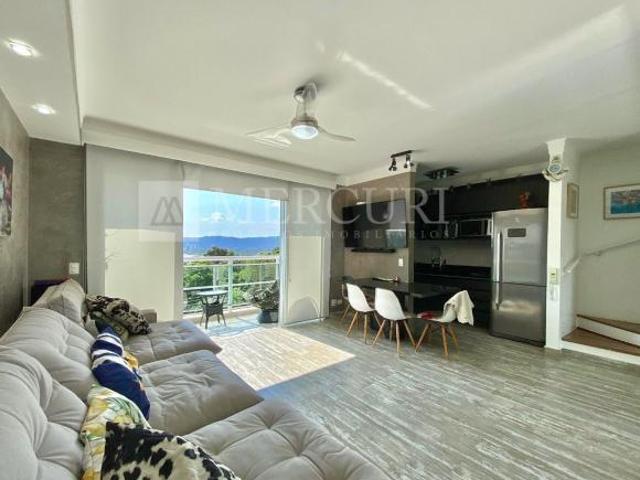 Apartamento no Guarujá, Enseada, Duplex, 2 Quartos, Sala Integrada e Sacada com Vista para o Mar Me