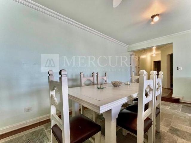 Apartamento no Guarujá, Enseada, Há 200 Metros da Praia, com 3 Suítes