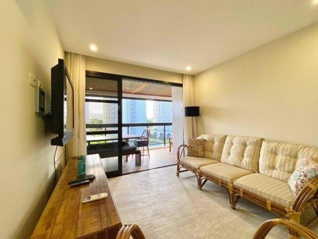 Apartamento no Guarujá, Enseada, Reformado, Próximo a Praia, 3 Quartos, Sendo 1 Suíte e Varanda Me