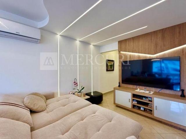 Apartamento no Guarujá, Enseada, Reformado. 3 Quartos, Sendo 1 Suíte, Sacada e Prédio com Lazer Me