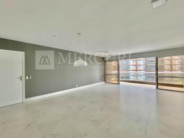 Apartamento no Guarujá, Pitangueiras, 4 Quartos, Sendo 3 Suítes e Sacada com Vista Parcial do Mar
