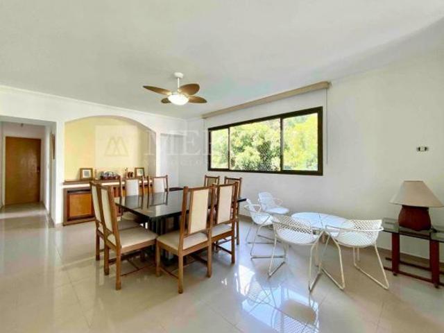 Apartamento no Guarujá, Pitangueiras, 4 Quartos, Sendo 2 Suítes e Sacada com Vista Parcial do Mar