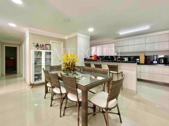 Apartamento no Guarujá, Pitangueiras, 4 Quartos, Sendo 2 Suítes e Sacada com Vista Urbana Mercuri