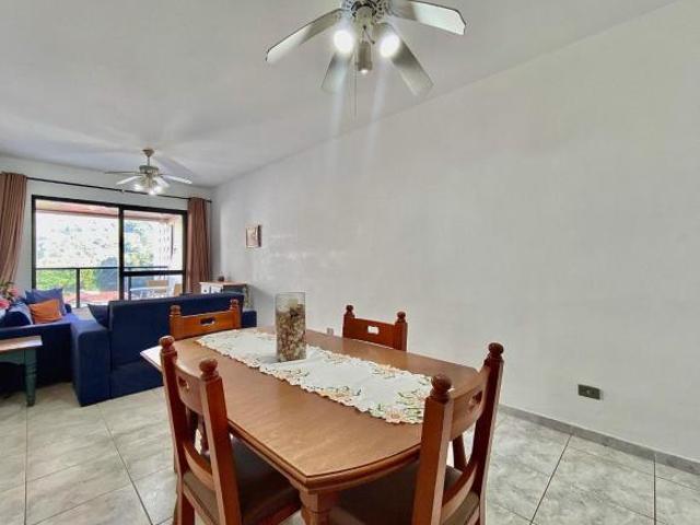 Apartamento no Guarujá, Pitangueiras, 2 Quartos, Sala para 2 Ambientes e Sacada com Vista para o Mar