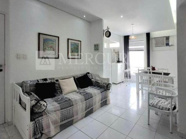 Apartamento no Guarujá, Pitangueiras, 2 Quartos, Sendo 1 Suíte e Cozinha Mobiliada Mercuri Imóveis