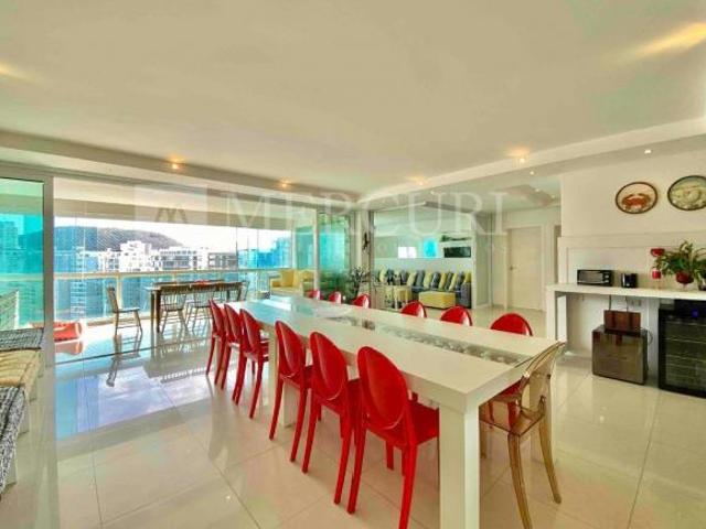 Apartamento no Guarujá, Pitangueiras, 3 Quartos, Sendo Suítes e Sacada com Vista Total para o Mar
