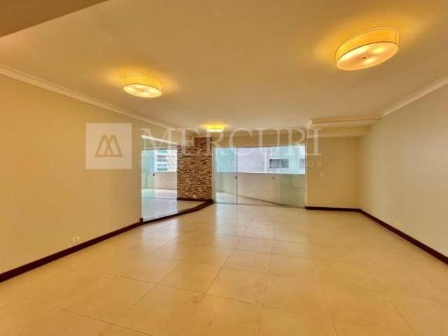 Apartamento no Guarujá, Pitangueiras, 3 Quartos, Sendo Suítes, Sacada com Vista Urbana e Lazer no Pr