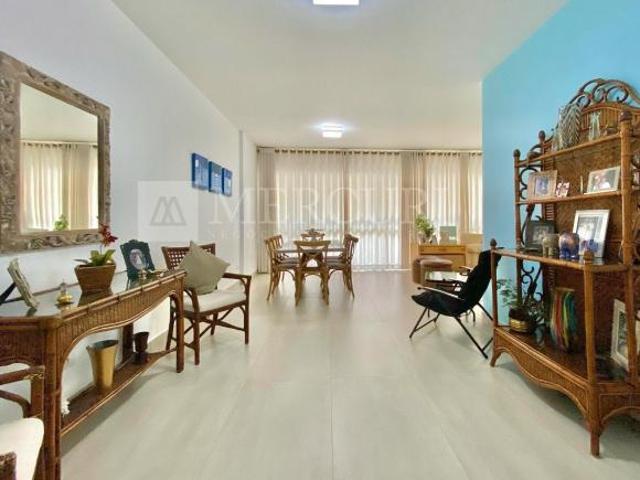 Apartamento no Guarujá, Pitangueiras, Finamente Mobiliado e Decorado, com 3 Suítes Mercuri Imóveis
