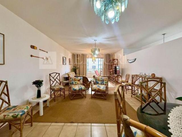 Apartamento no Guarujá, Praia da Enseada, 3 Quartos, Sendo 1 Suíte e Sacada com Vista Urbana Mercu