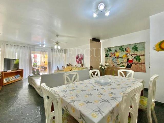 Apartamento no Guarujá, Praia da Enseada, 3 Quartos, Sendo 1 Suíte e Sacada com Vista Urbana Mercu