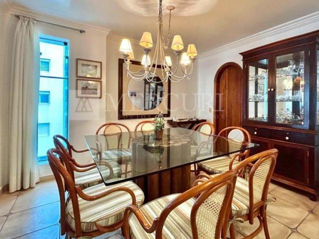 Apartamento no Guarujá, Praia da Enseada, 3 Quartos, Sendo 2 Suítes e Sacada com Vista para o Mar