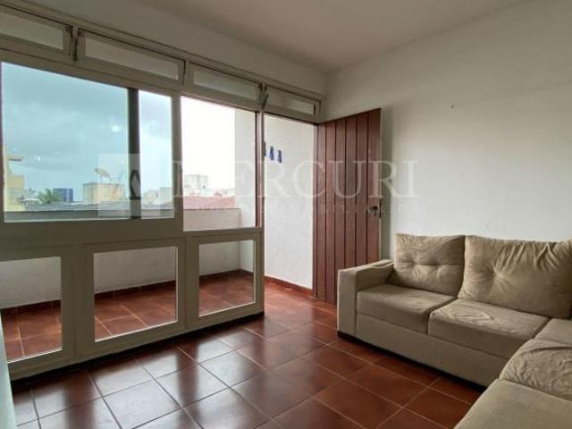 Apartamento no Guarujá, Praia da Enseada, 2 Quartos, Sendo 1 Suíte e Varanda Mercuri Imóveis Imo