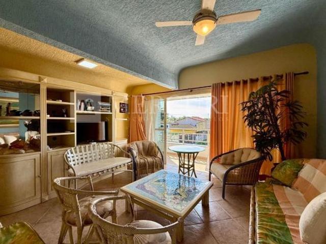 Apartamento no Guarujá, Praia da Enseada, 2 Quartos, Sendo 1 Suíte e Varanda Mercuri Imóveis Imo