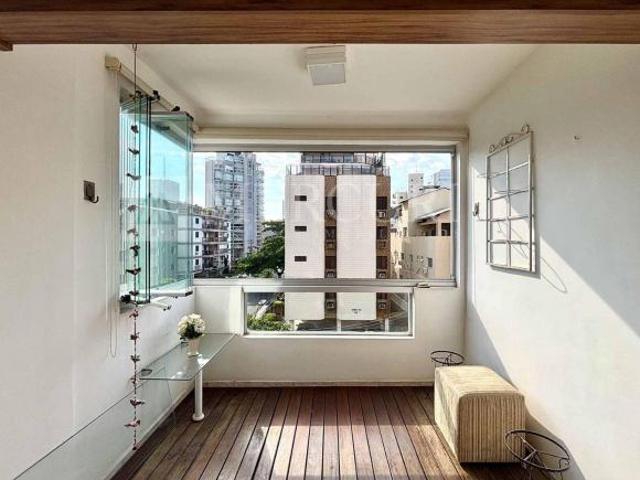 Apartamento no Guarujá, Praia da Enseada, 2 Quartos, Sendo 1 Suíte e Sacada Mercuri Imóveis Imob