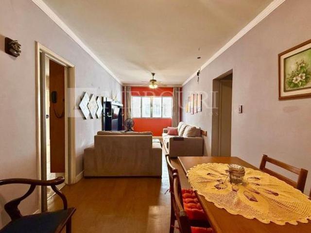 Apartamento no Guarujá, Praia da Enseada, Amplo, 2 Dormitórios, Sendo 1 Suíte e Prédio com Churrasq