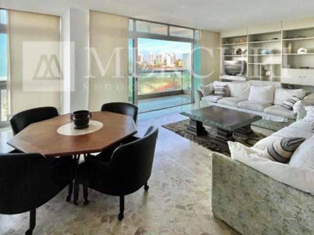 Apartamento no Guarujá, Praia das Pitangueiras, Barra Funda. Prédio com localização privilegiada de