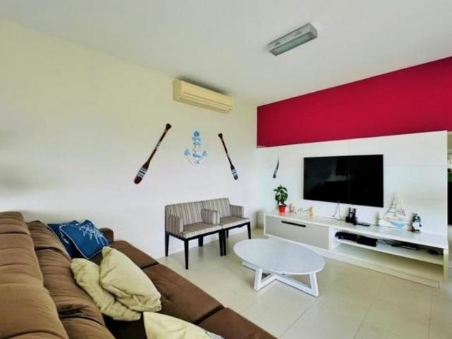 Apartamento no Guarujá Praia Enseada, com vista parcial para o mar e montanha