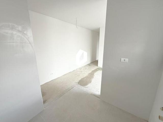 APARTAMENTO NO HAUER COM 3 QUARTOS, 1 SUÍTE E SACADA COM CHURRASQUEIRA