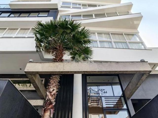 Apartamento no Ibiza com 02 suítes e amplo living em Torres RS