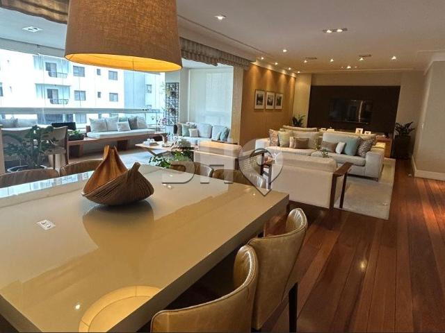Apartamento no Itaim Bibi com 3 quartos