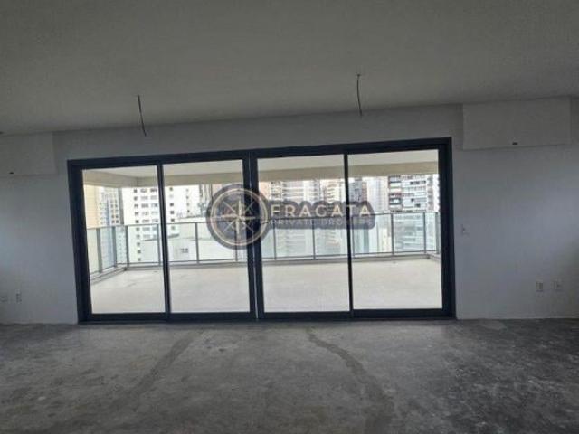 Apartamento no Itaim Bibi SP com 246m², 4 vagas 4 suítes deposito área de lazer