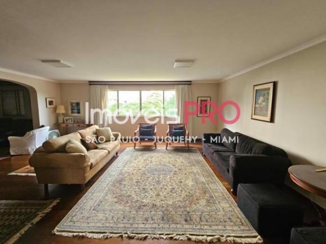 Apartamento no Itaim com 246m²