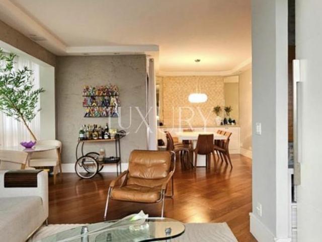 Apartamento no Itaim reformado e com vista livre em andar alto. 165 m², 3 suítes
