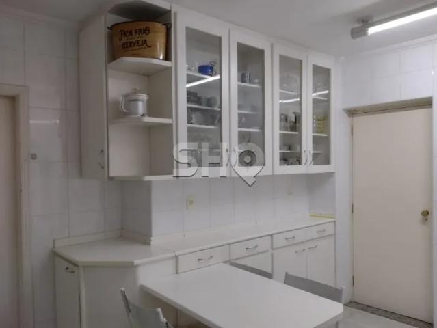 Apartamento no Jardim América com 4 dormigtórios