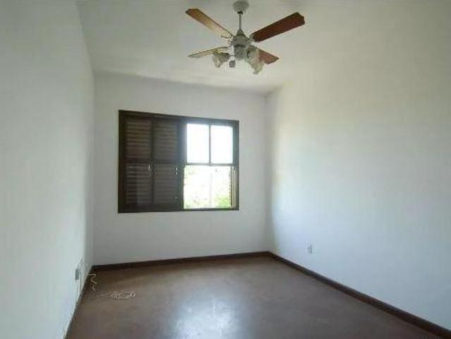 Apartamento no Jardim Botânico de 3 dormitórios e dependência DESOCUPADO