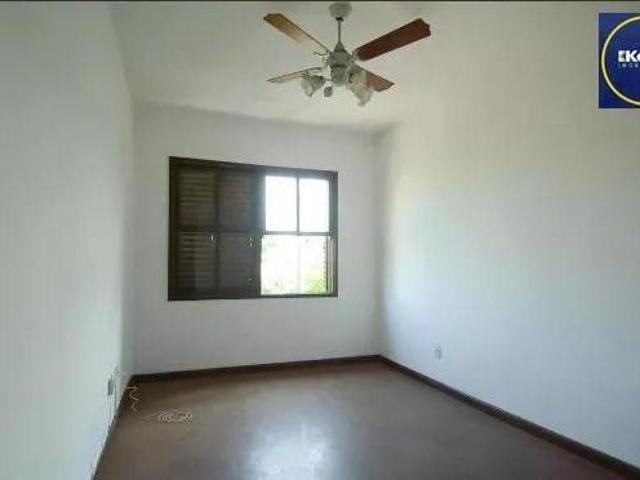 Apartamento no Jardim Botânico de 3 dormitórios e dependência DESOCUPADO