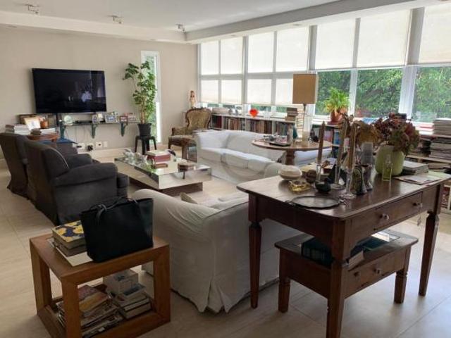 Apartamento no Jardim Europa, 2 dormitórios, 2 suítes, 4 banheiros e 2 vagas