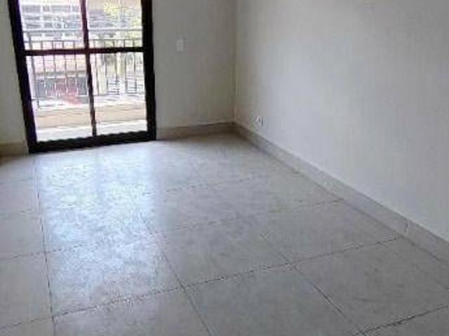 Apartamento no Jardim Hollywood. Possui 2 vagas de garagem, 2 dormitórios suíte, sala 2 ambiente a