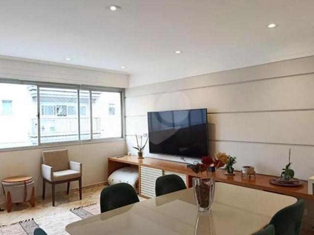 Apartamento no Jardim Paulista andar alto com 140m²/ 3dorm/ 2st/ 2 vg