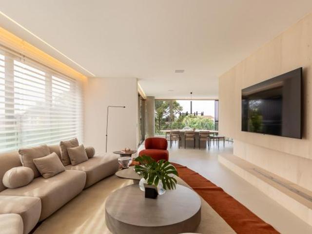 APARTAMENTO NO JUVEVÊ, 3 SUÍTES E 3 VAGAS DE GARAGEM