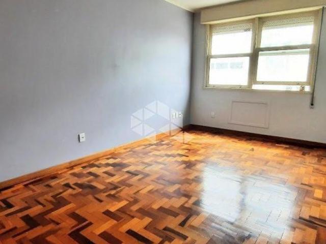 Apartamento no Menino Deus, com 02 Dormitórios e vaga coberta