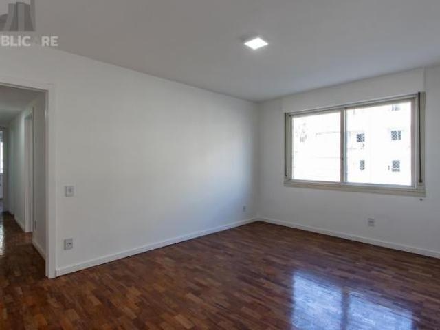 Apartamento no Menino Deus com 2 dormitórios e garagem