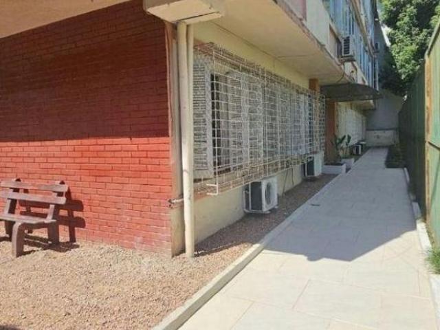 Apartamento no Menino Deus de 1 dormitório DESOCUPADO