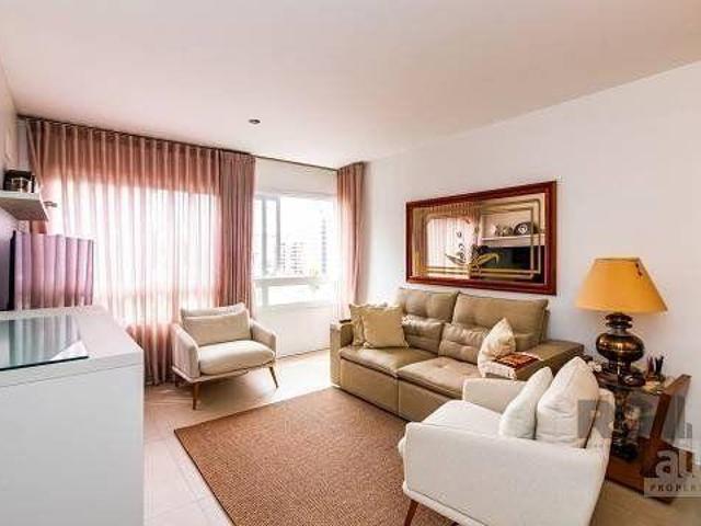Apartamento no Menino Deus de 3 dormitórios e 2 vagas