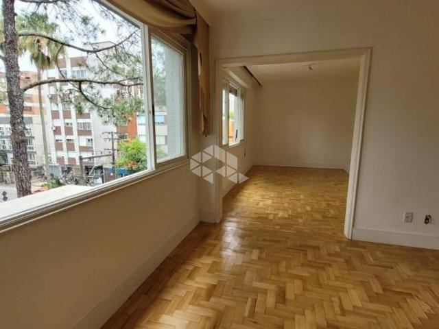 Apartamento no Menino Deus em Porto Alegre com 110m² de 3 dormitórios, dependência e vaga