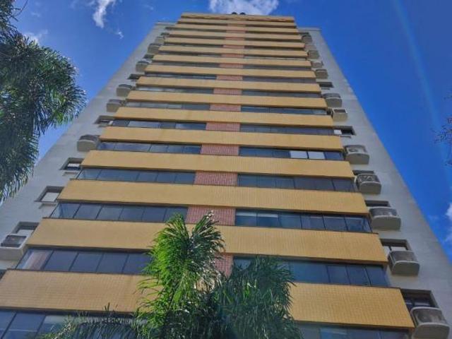 Apartamento no Menino Deus impecável, 2 dormitórios 1 suíte, 3 banheiros, 1 garagem