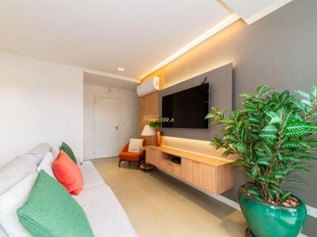 Apartamento no Mercês 3 quartos todos suítes, 2 vagas de garagem total Mobiliado Amplo espaço