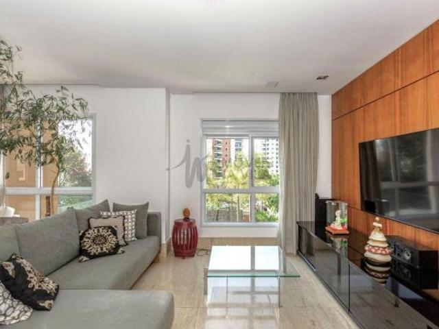 Apartamento no miolo da Chácara Klabin de alto padrão, impecável. Próximo do metrô