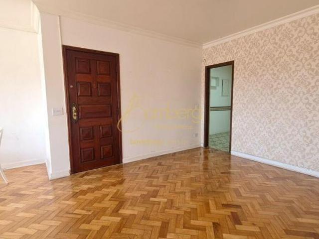 Apartamento no miolo do Campo Belo com 108 m² e lazer