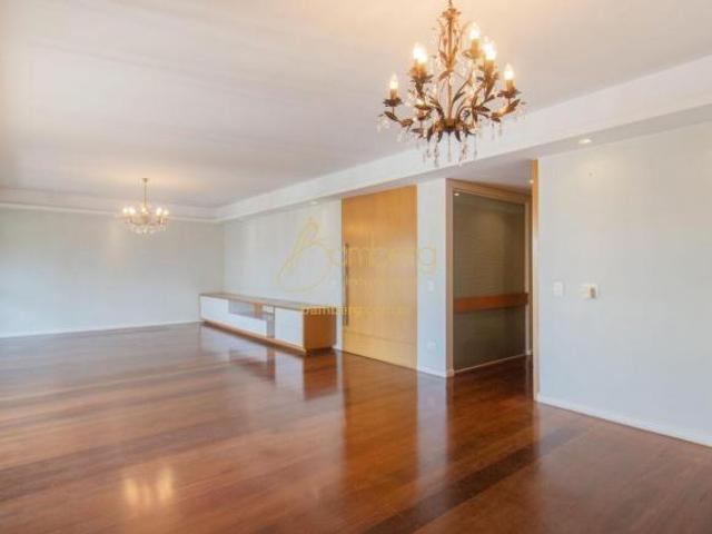Apartamento no miolo do Campo Belo com lazer e segurança!