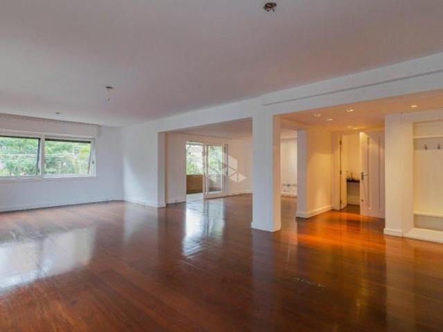 Apartamento no Moinhos de Vento com 360m² privativos, 4 dormitórios, 2 suítes e 3 vagas de garagem i