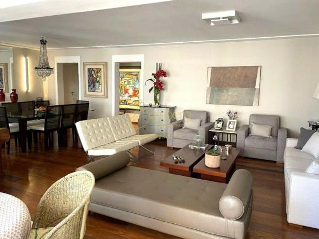 Apartamento no Morumbi com 4 dorm, 3 suítes, 4 vagas e varanda