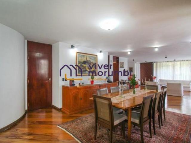 Linda casa em condomínio no Morumbi com 4 quartos