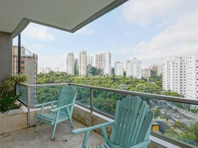 Apartamento no Morumbi com 300m²