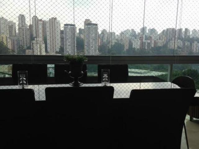 Apartamento no morumbi / panamby Ventana bem decorado com churrasqueira